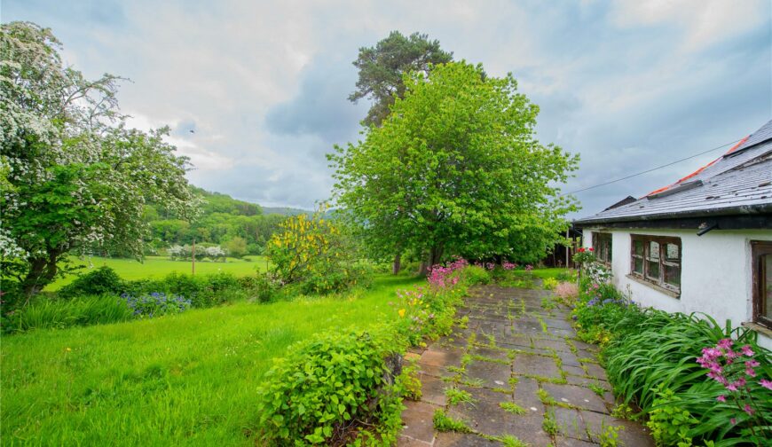 Pen Y Parc Mawr, Llanfechain - Balfours