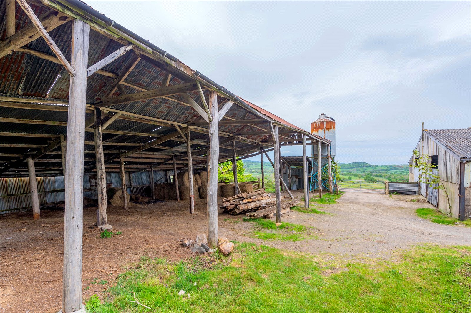 Pen Y Parc Mawr, Llanfechain - Balfours