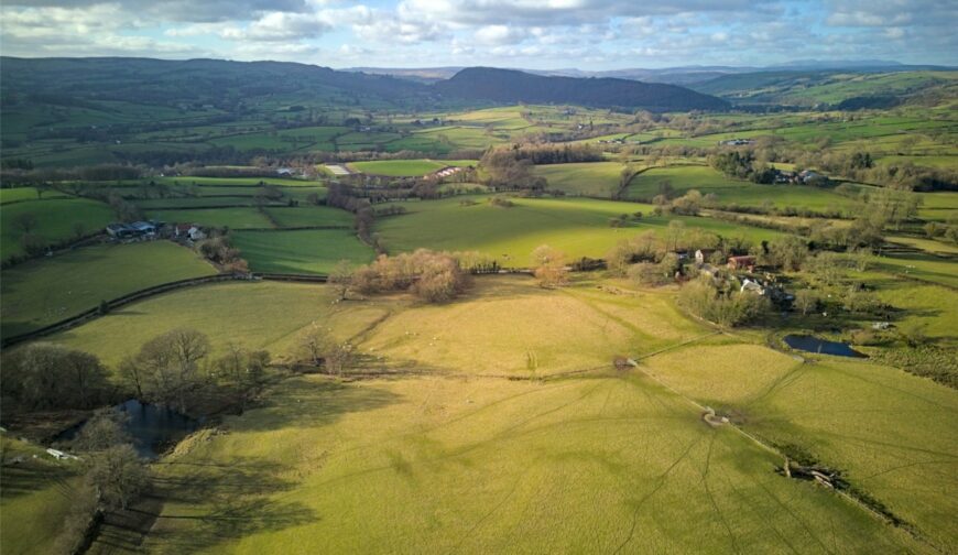Brynglas Hall Farm, Llanfair Caereinion - Balfours